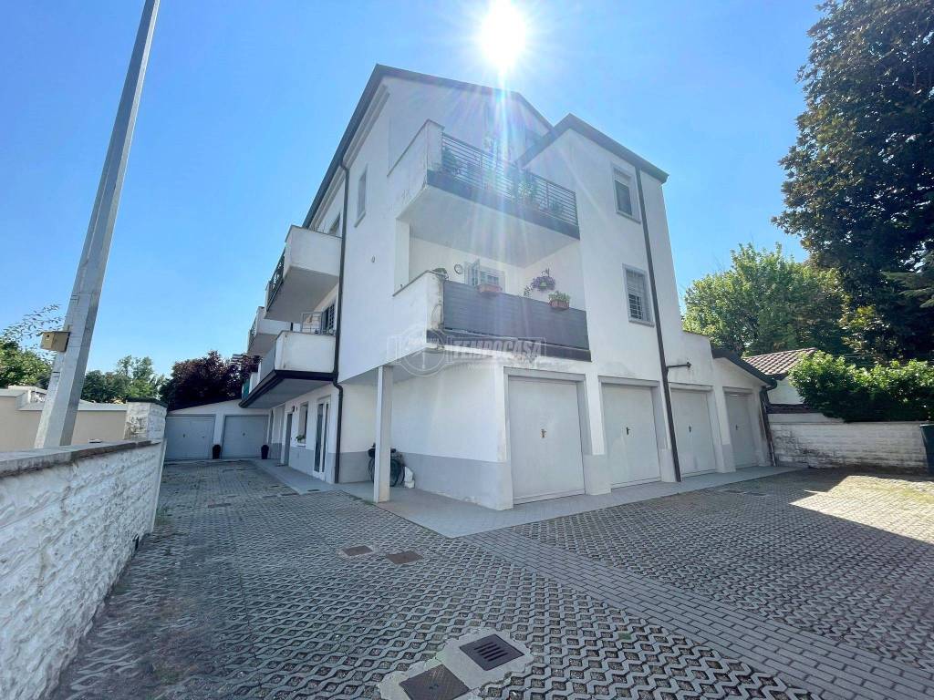 Vendita Appartamento Carpi. Trilocale in via Mario Pini. Buono stato ...