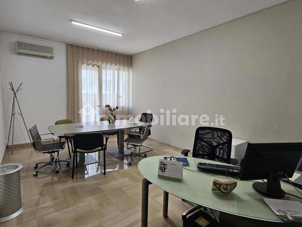 Ufficio - Studio via Angelo Maiorana, Ragusa, Rif. 113318029 - Immobiliare.it