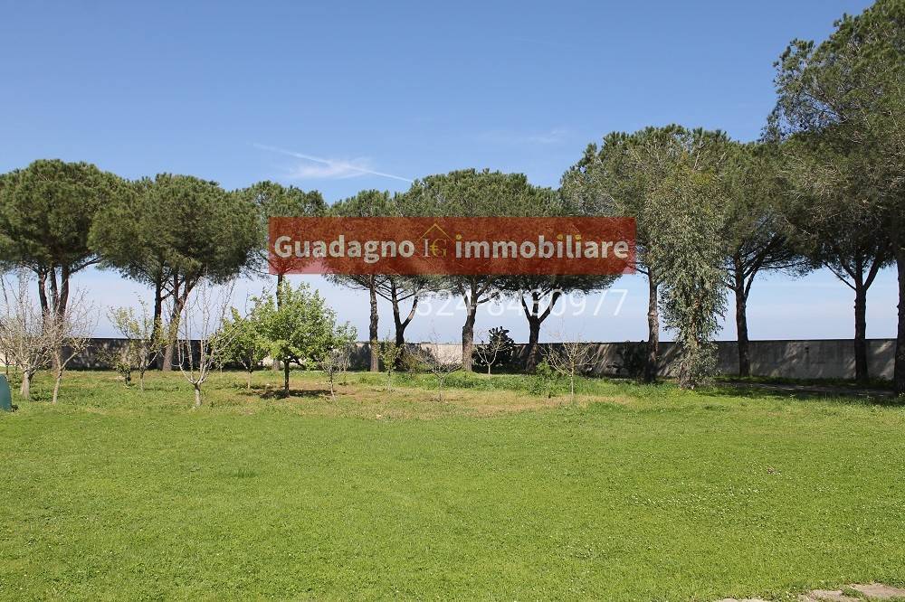 Vendita Villa unifamiliare in via Merine Lecce. Ottimo stato, posto ...