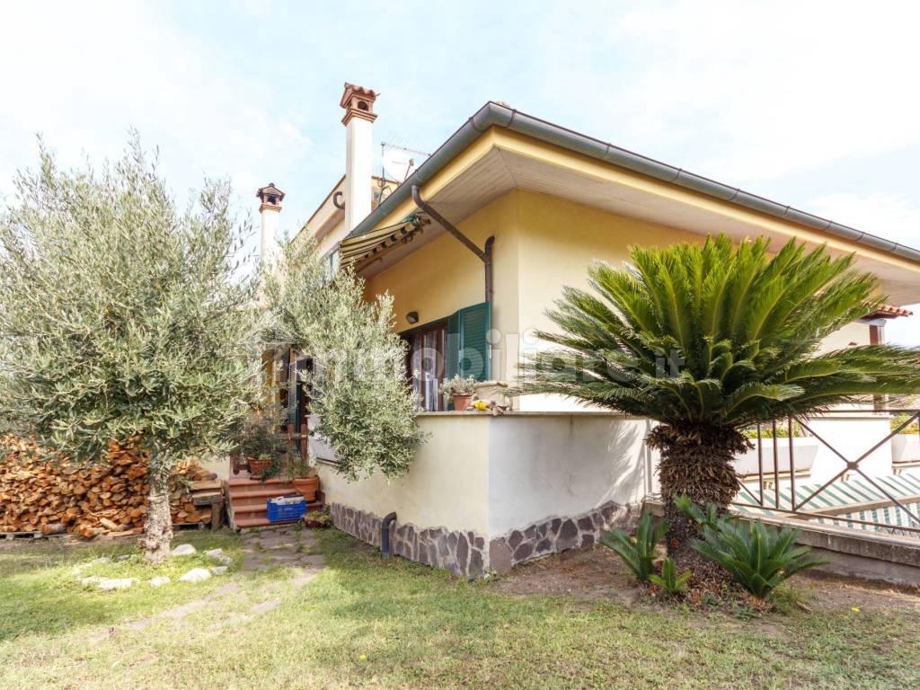 Sale Two-family villa in via Mercogliano 176 Rome. Excellent condition ...