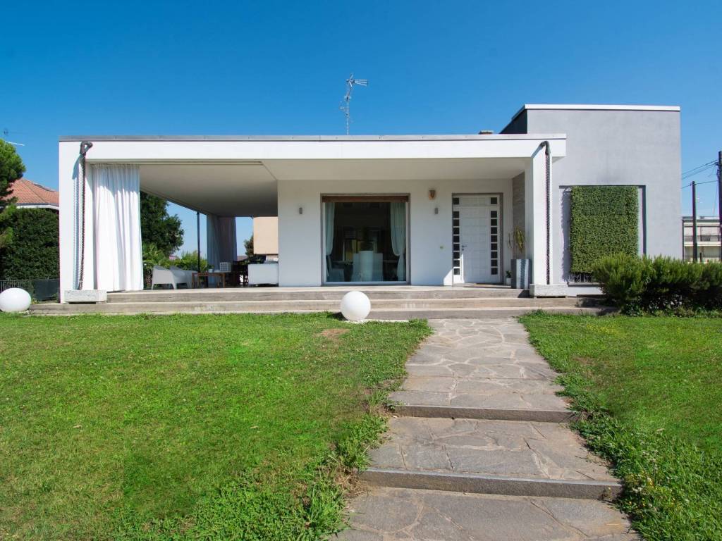 Vendita Villa unifamiliare Galliate. Ottimo stato, posto auto, con ...