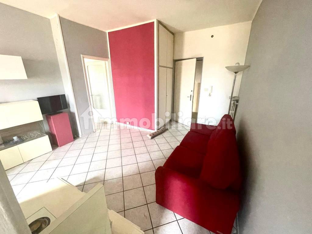 Affitto Appartamento Vercelli. Bilocale in via Ugo Foscolo 32. Buono ...