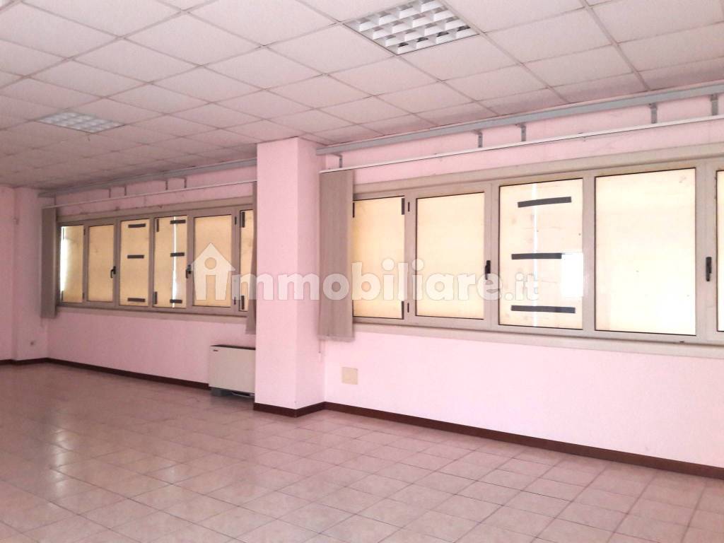 Locale commerciale via Torino 27, Borgofranco d'Ivrea, Rif. 113528819 ...