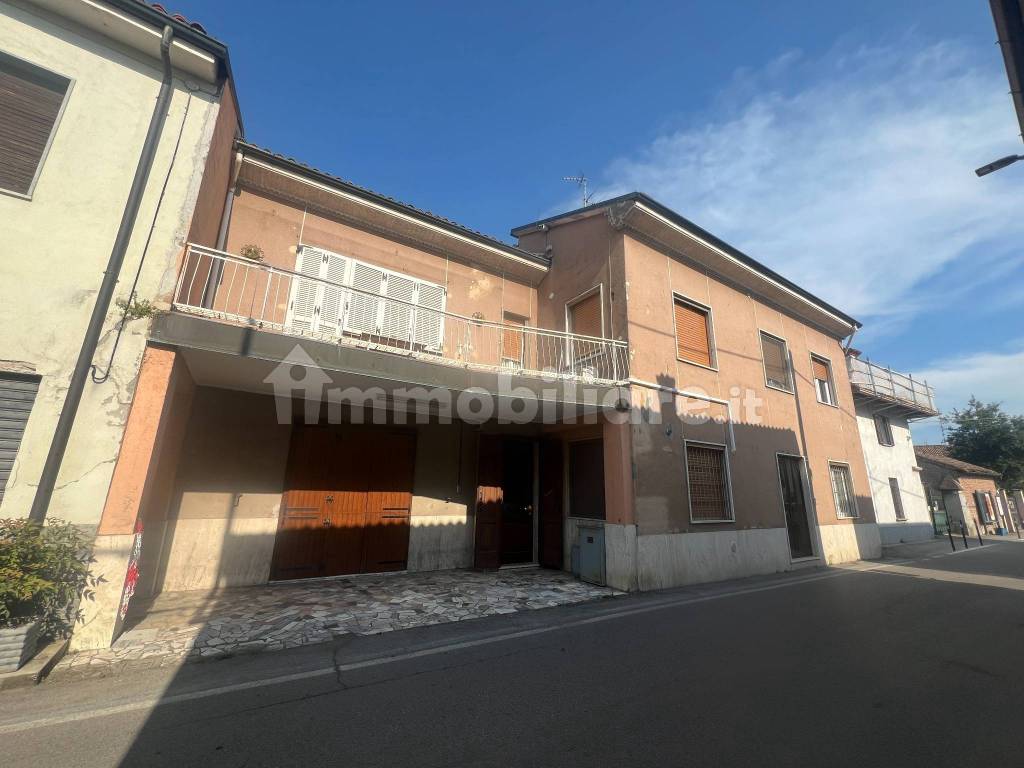 Vendita Appartamento San Genesio ed Uniti. Trilocale in via Roma 19 ...