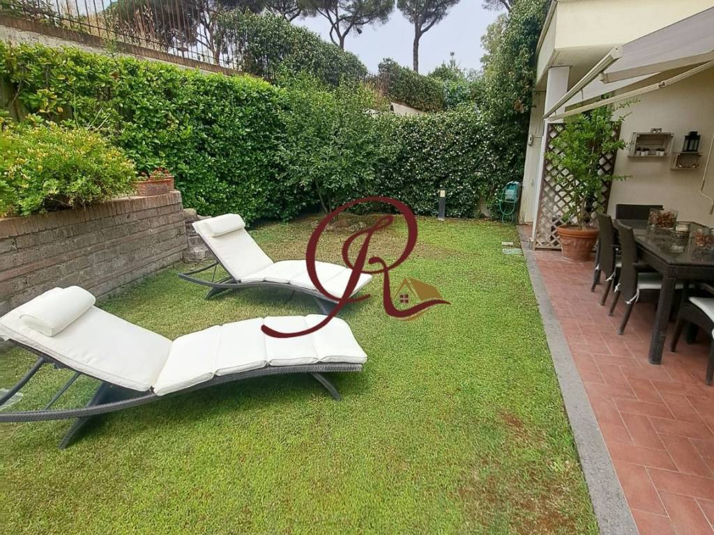 Vendita Villa a schiera in via Pietro Davanzo 81 Roma. Ottimo stato ...
