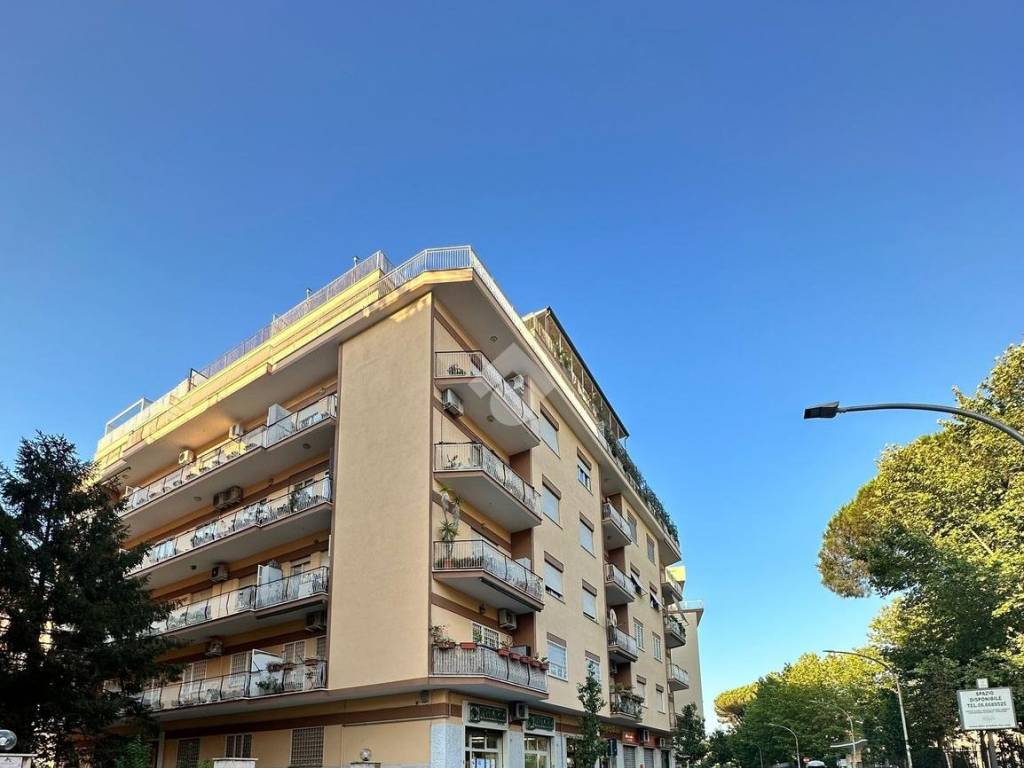 Vendita Appartamento Roma. Bilocale in via dei monti di creta 85. Buono ...