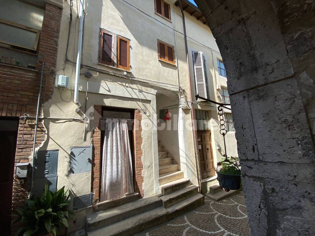 Sale Apartment Pozzaglia Sabina. 3-room flat in piazza Padre Dionigi ...