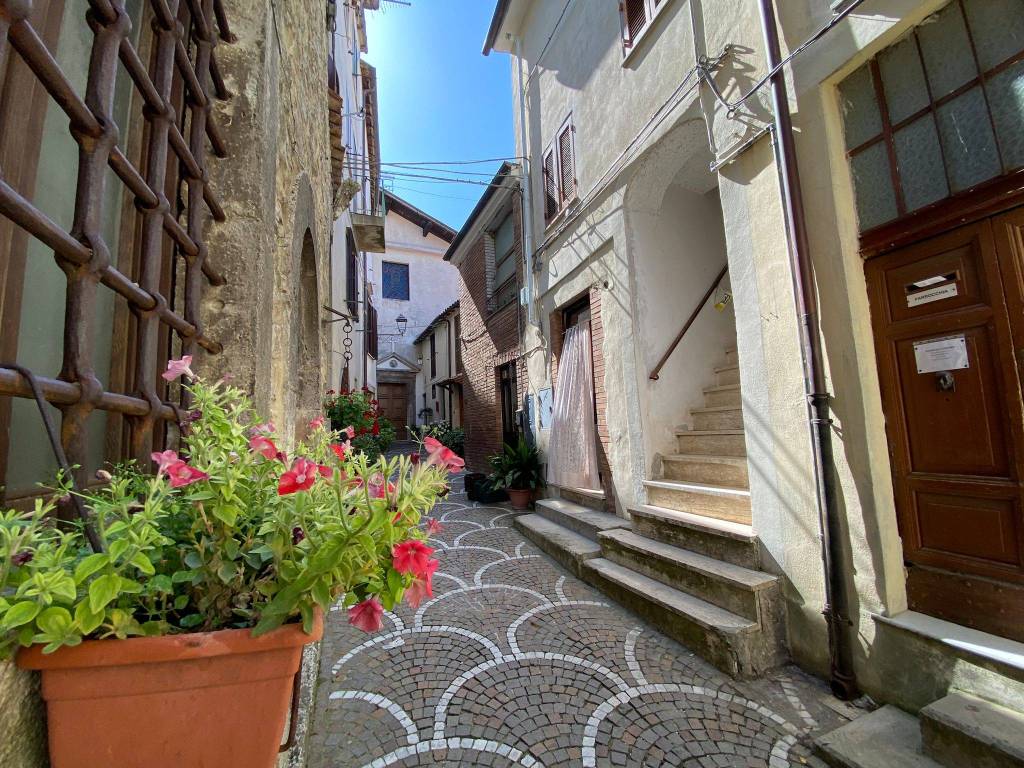 Sale Apartment Pozzaglia Sabina. 3-room flat in piazza Padre Dionigi ...