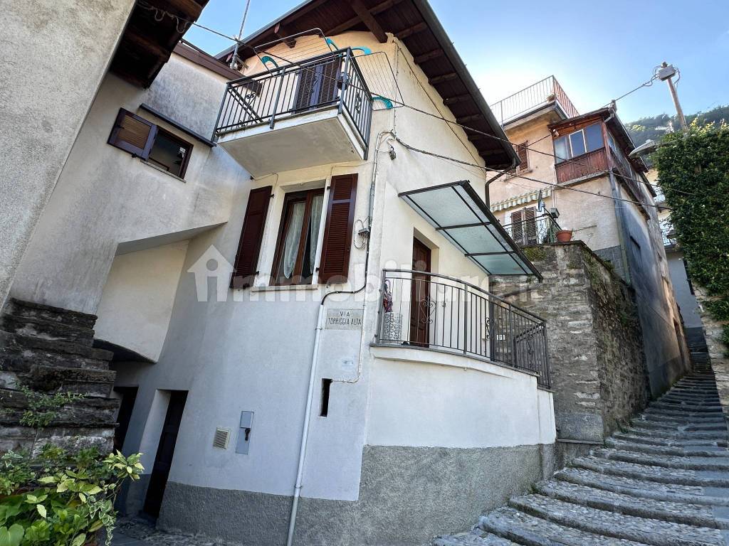 Vendita Villa unifamiliare in via della Chiesa 6 Laglio. Buono stato ...