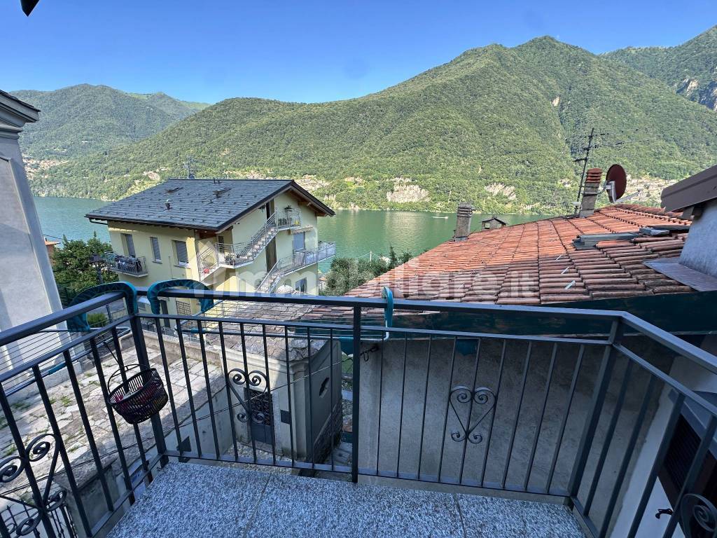 Vendita Villa unifamiliare in via della Chiesa 6 Laglio. Buono stato ...