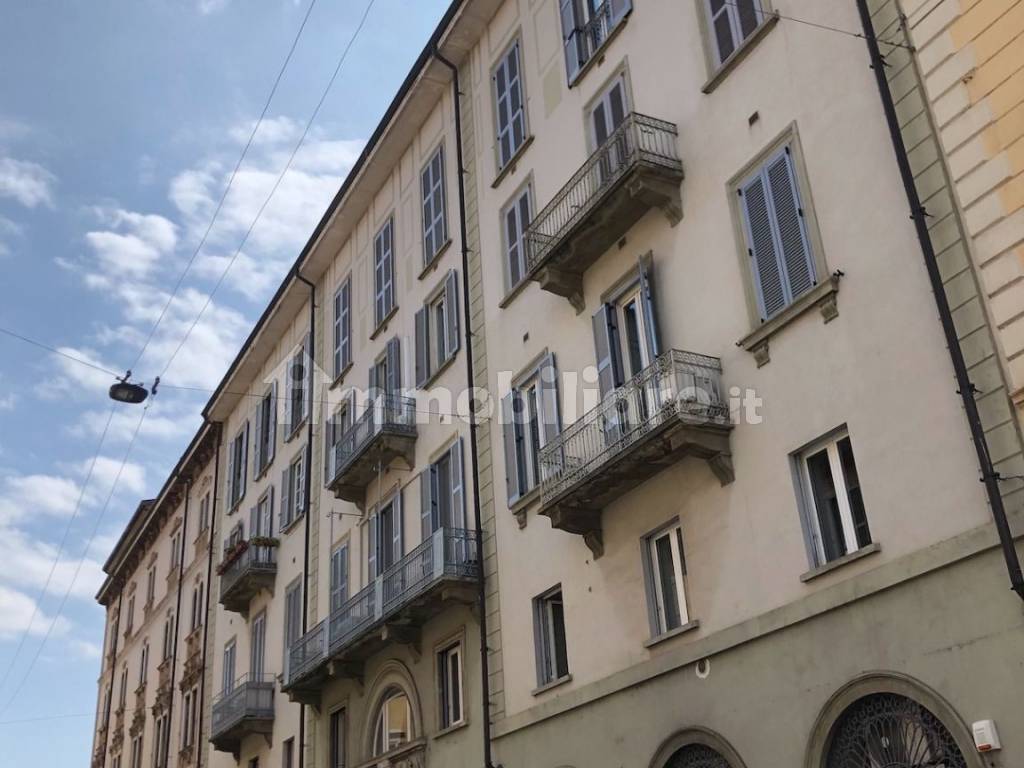 Rent Apartment Milan. 3-room flat in via Castelfidardo. Excellent ...