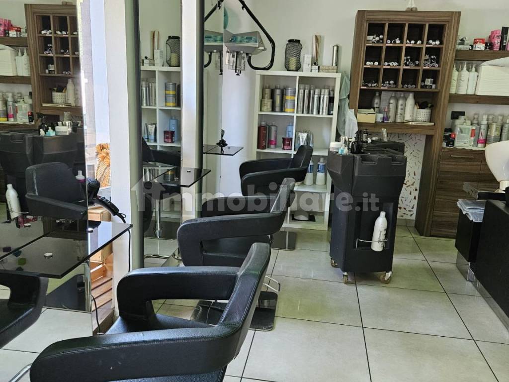 Parrucchiere - Barbiere via Bruno Monterumici 14E, Bologna, Rif. 113703851 - Immobiliare.it