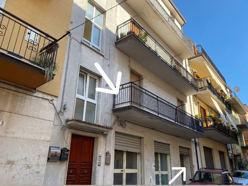 Vendita Appartamento in via Thomas Alva Edison 7. Acri. Buono stato ...