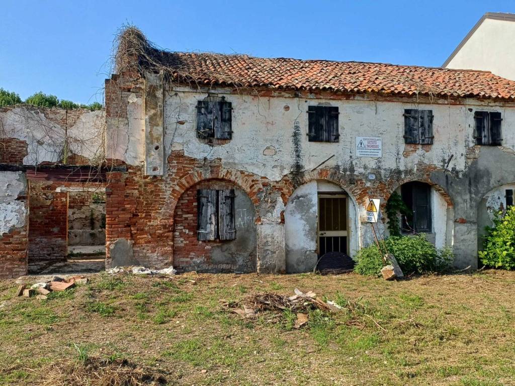 Vendita Rustico Salzano. Da ristrutturare, posto auto, 284 m², rif ...