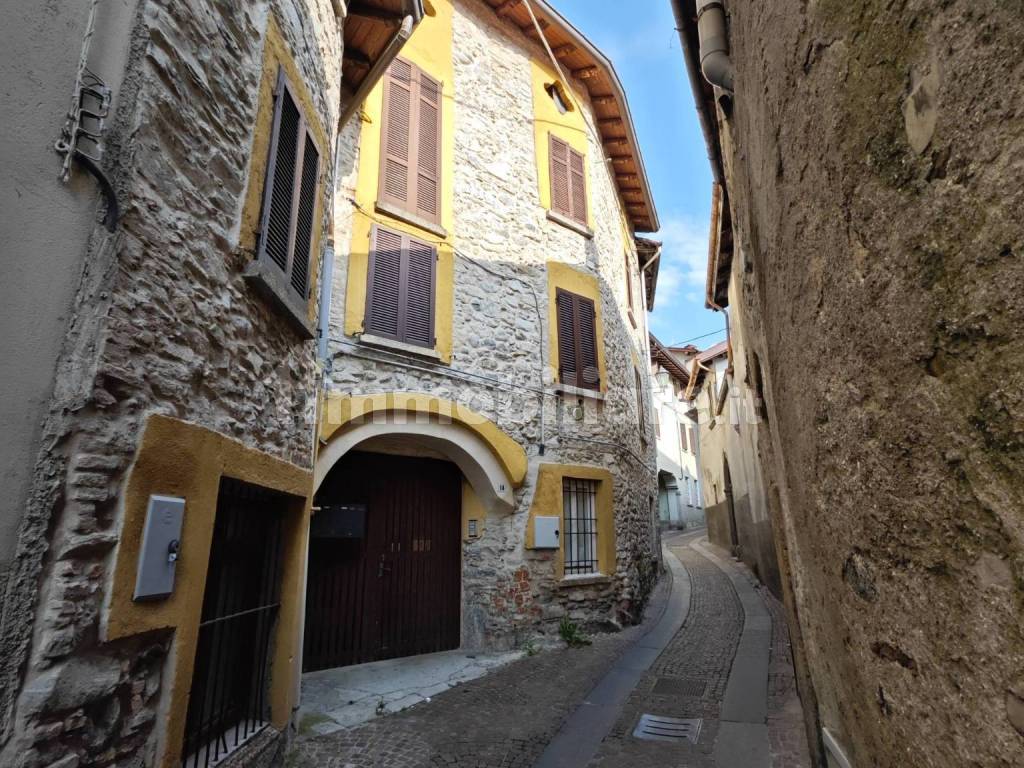 Affitto Appartamento Asso. Trilocale in Crippa 14. Primo piano ...