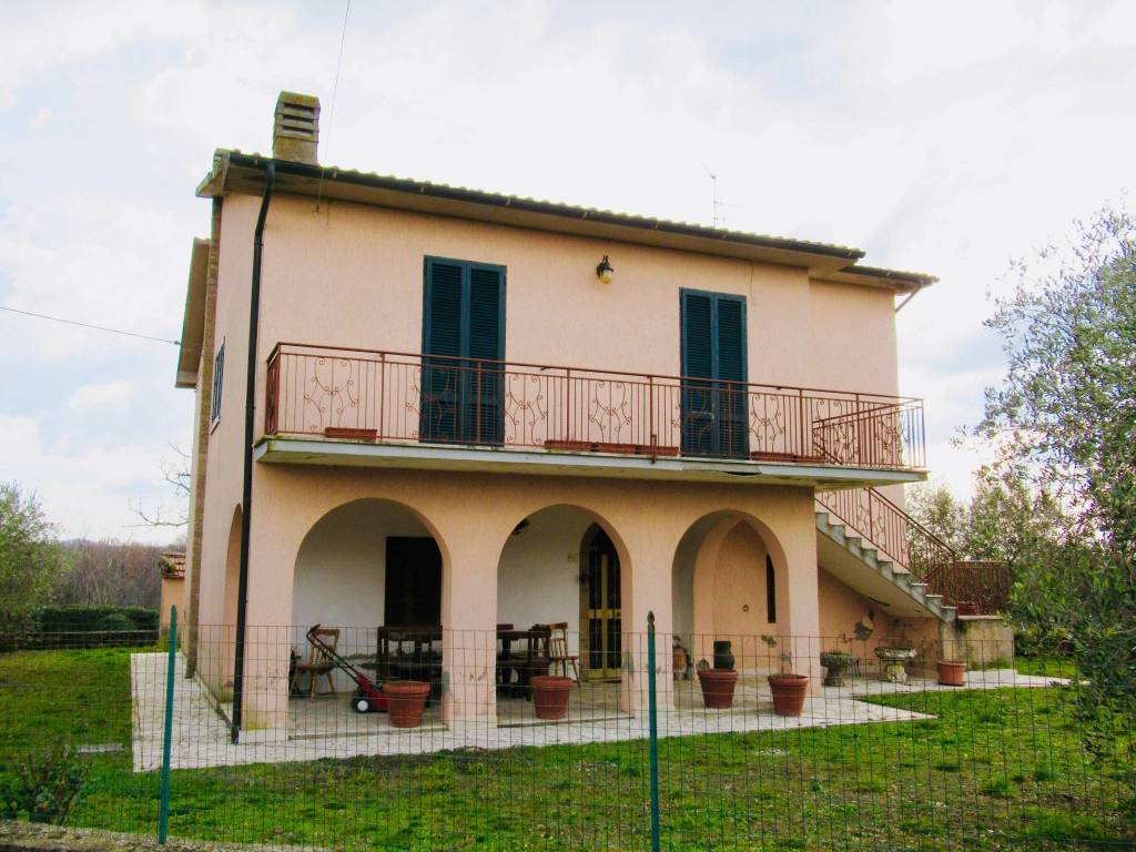 Venta Caserío en Case Sparse Poggio Cava Sorano. Buen estado, plaza de ...