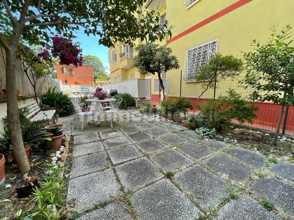 Vendita Appartamento Roma. Bilocale in via del Forte Portuense 8. Buono ...