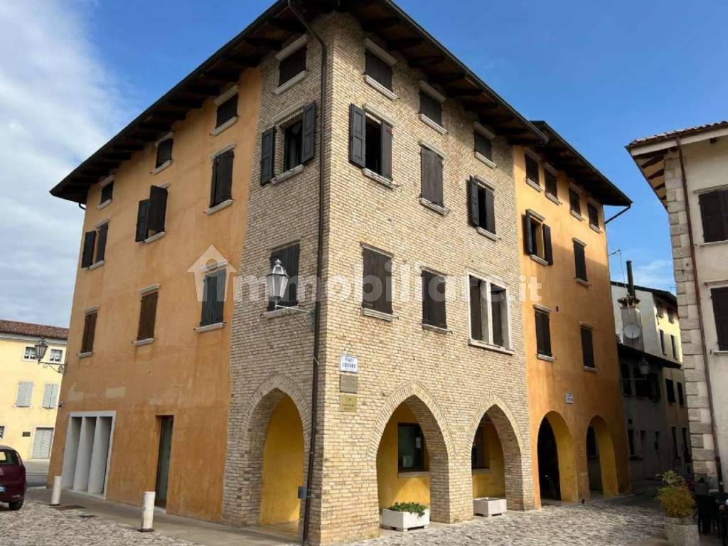 Locale commerciale piazza Libertà, Valvasone Arzene, Rif. 113918957 ...