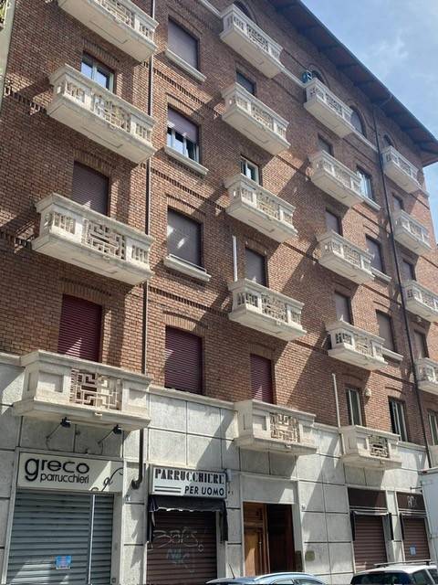 Rent Apartment Turin. 4-room flat in via Cristoforo Colombo 44. Good ...
