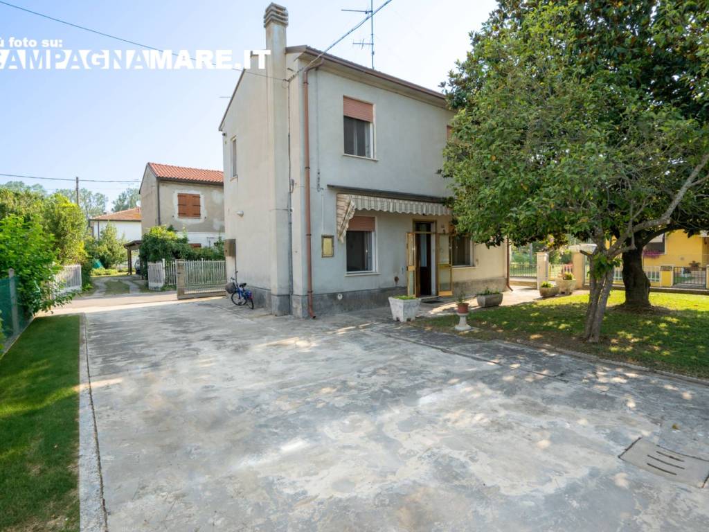 Sale Single family villa in via 2 Febbraio 10/h Riva del Po. Good ...