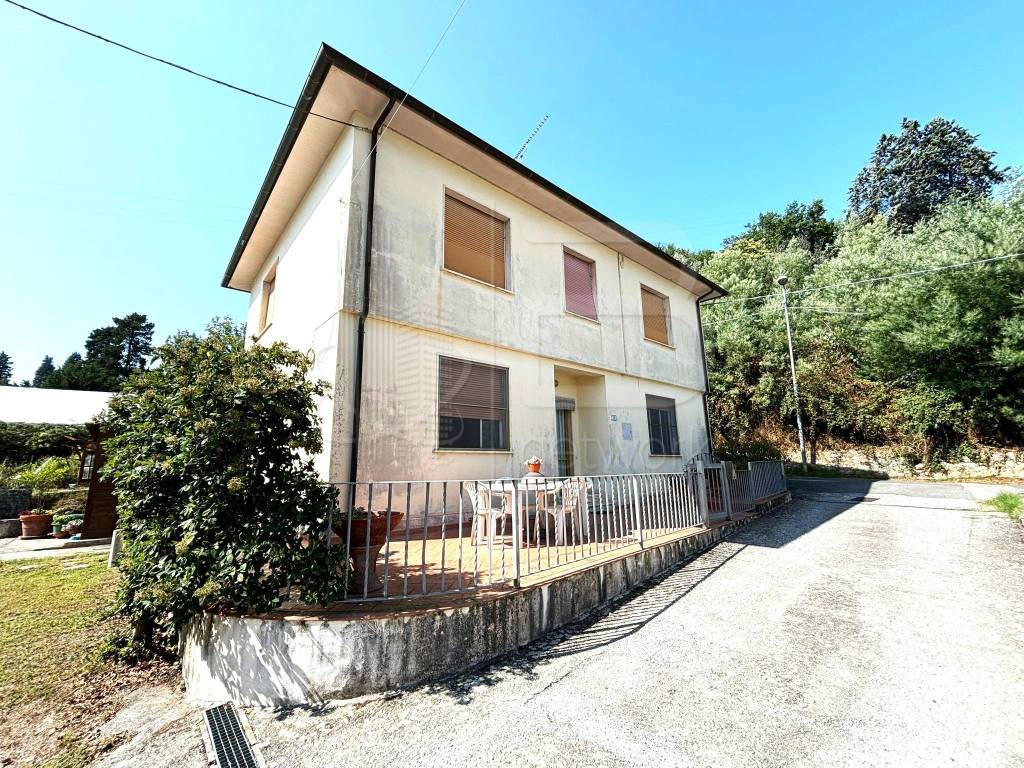 Vendita Villa bifamiliare in via del Cimitero 11 Vecchiano. Buono stato ...