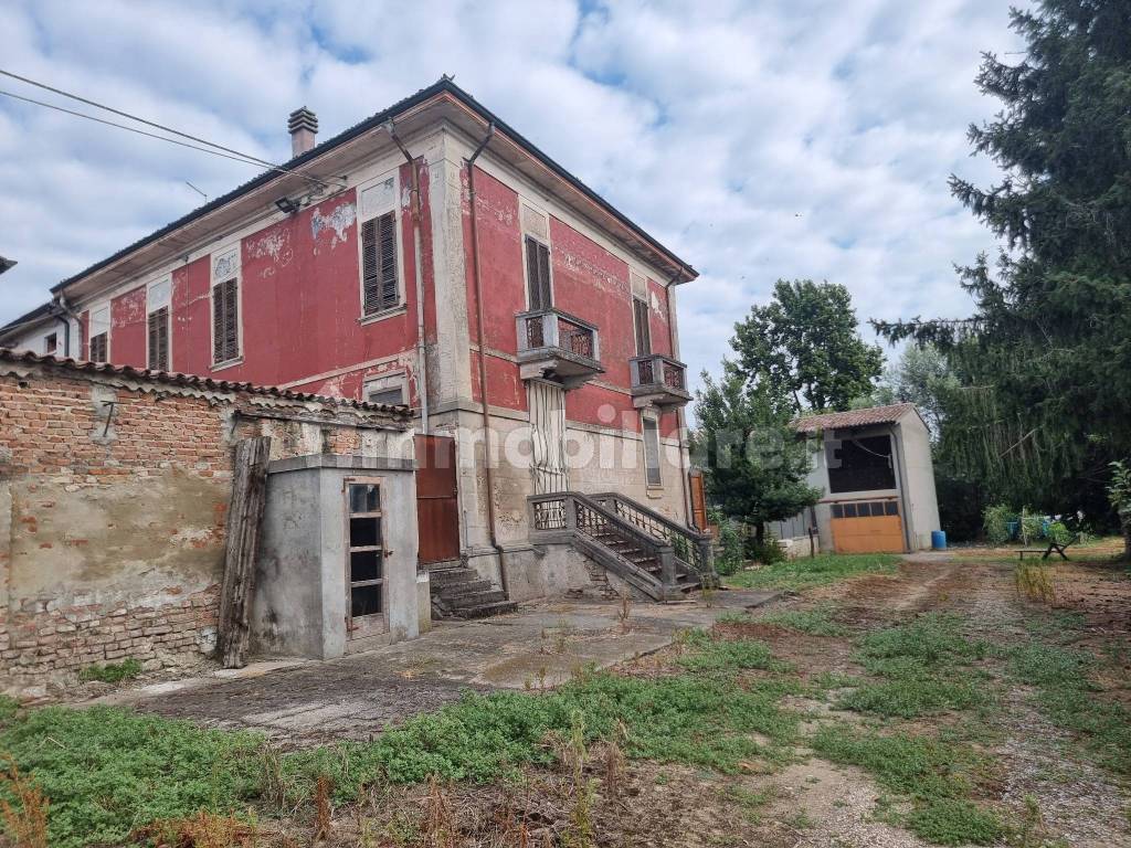 Vendita Casale in via Europa Scandolara Ravara. Da ristrutturare, posto ...