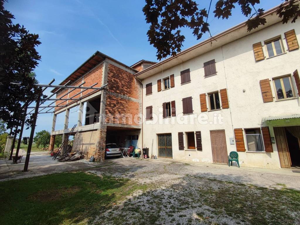 Vendita Villa unifamiliare in via Erasmo da Valvasone 4 Pordenone. Da ...