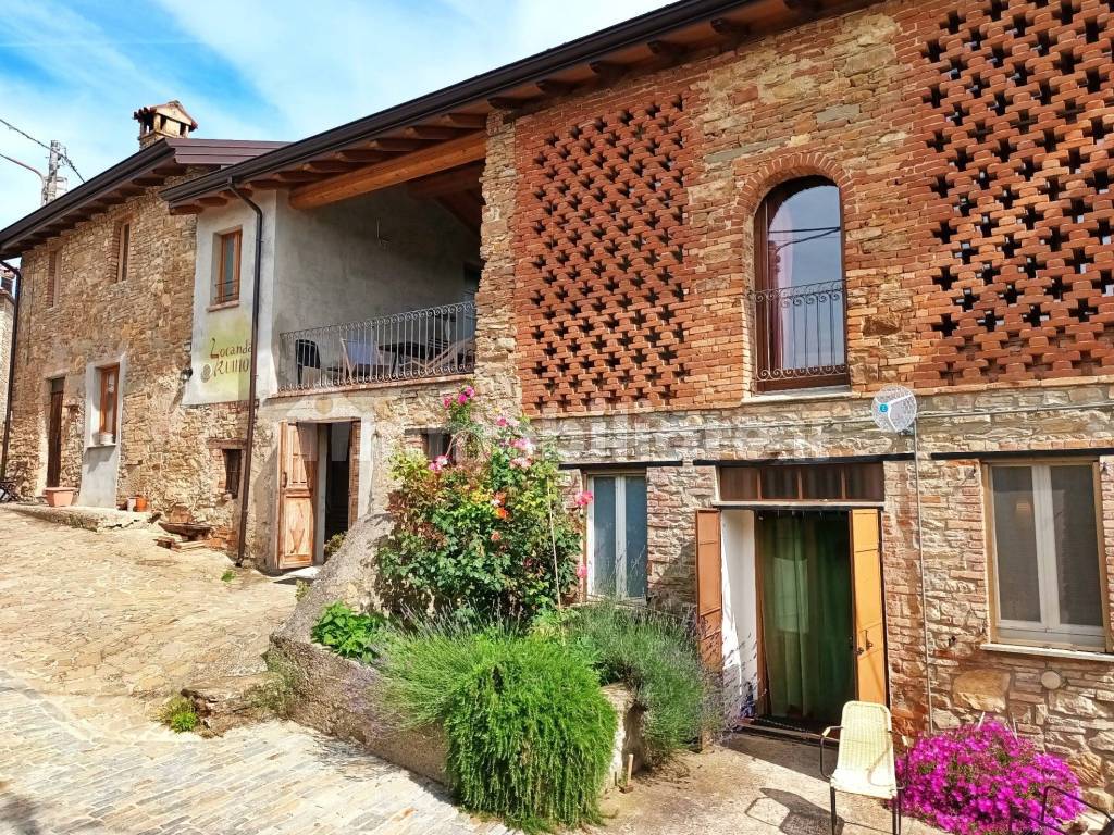 Vendita Villa unifamiliare in frazione Ruino 32 Colli Verdi. Ottimo ...