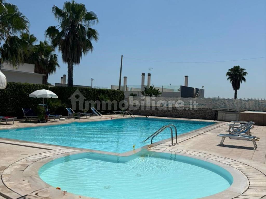 Vendita Appartamento in via Strada Adriatica. Trani. Buono stato, su ...