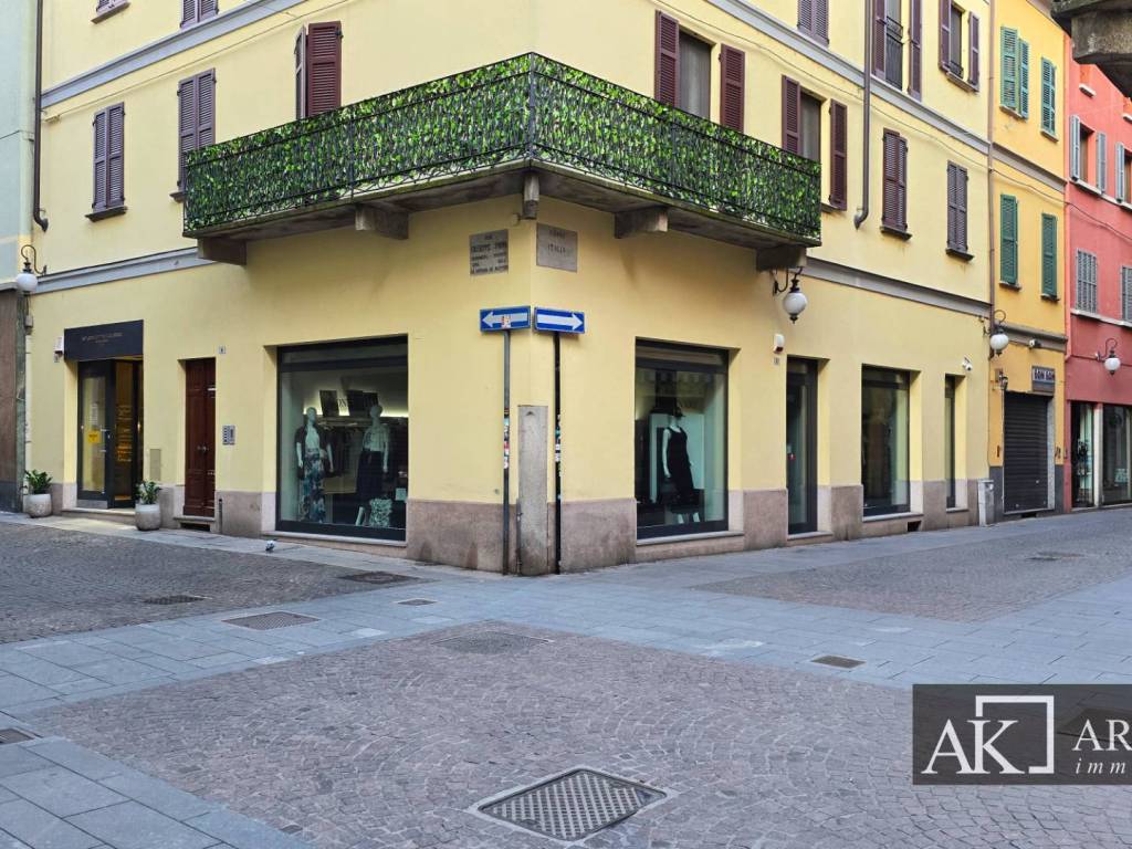 Locale commerciale corso Italia 37, Novara, Rif. 114197031 - Immobiliare.it