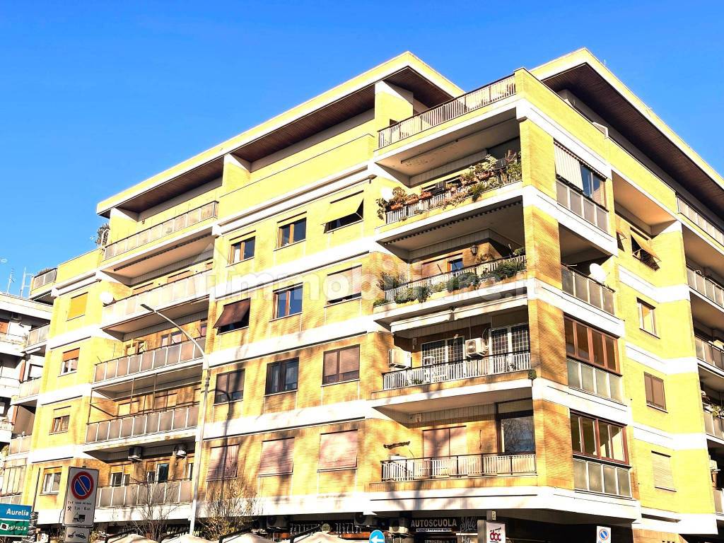 Vendita Appartamento Roma. Trilocale in piazza di Villa Carpegna. Da ...