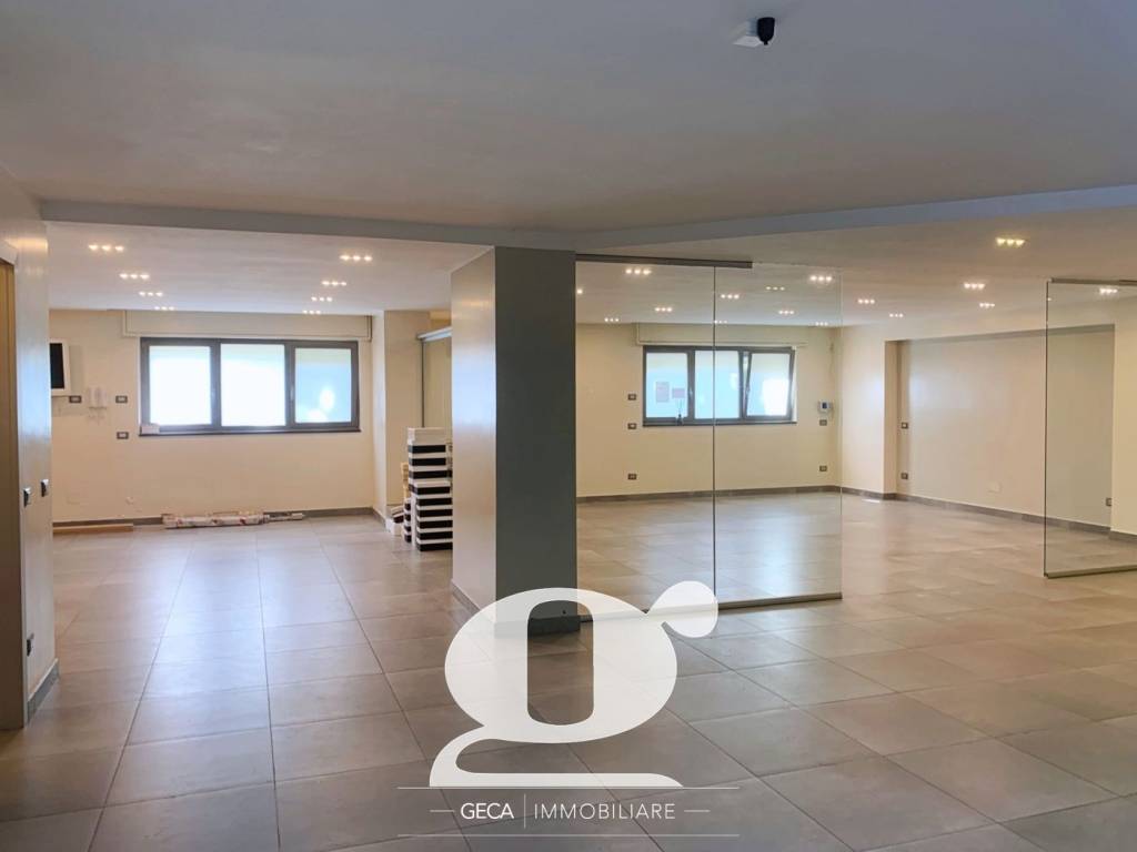 Locale commerciale via Nuova San Rocco, Napoli, Rif. 114264755 ...