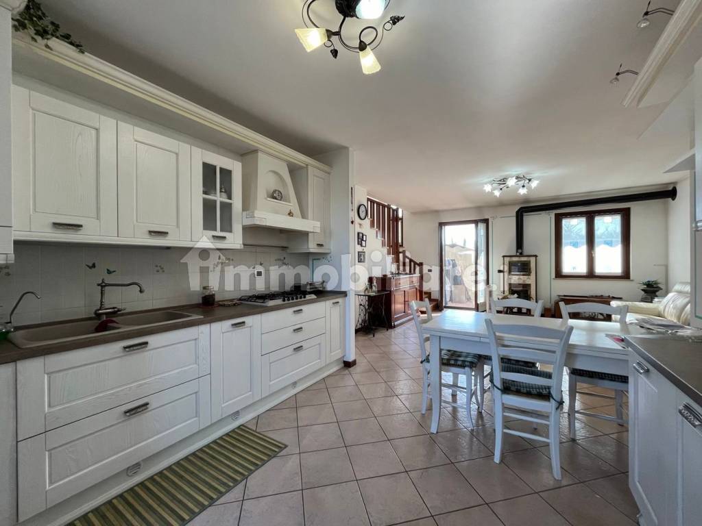 Sale Two-family villa in via Daniele Manin 2 Isola della Scala. Good ...