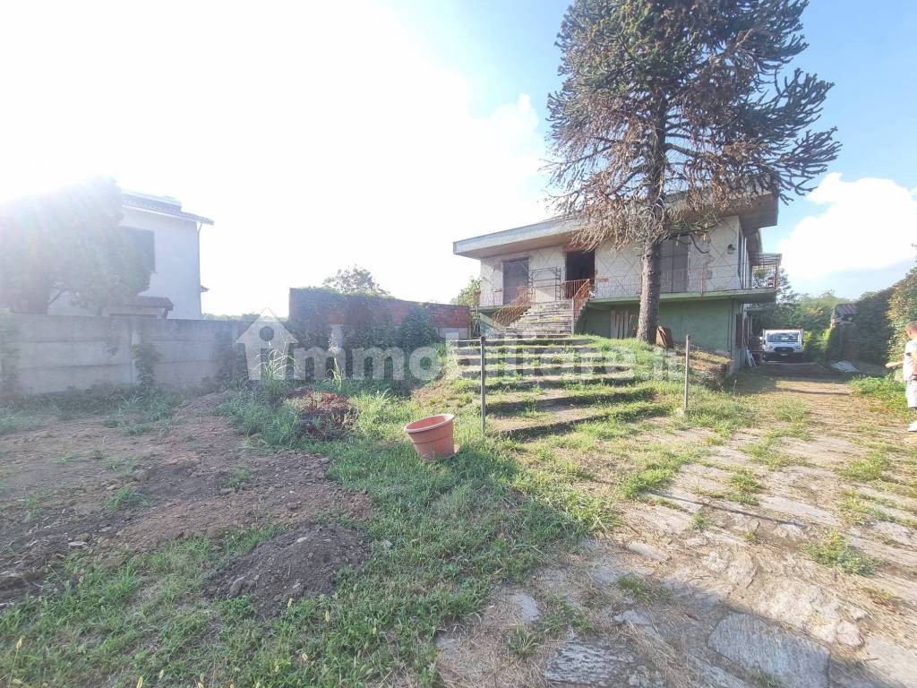 Vendita Villa unifamiliare Galliate. Da ristrutturare, posto auto, con ...