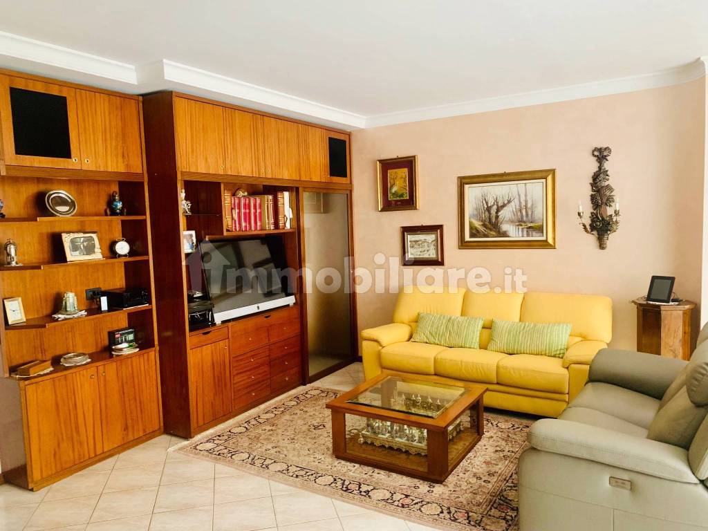 Vendita Appartamento Busto Arsizio. Quadrilocale in via Bruno Raimondi ...