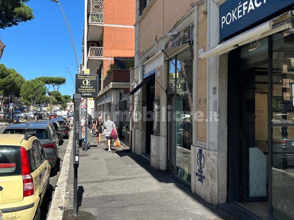 Locale commerciale via Appia Nuova 135, Roma, Rif. 114435121 ...