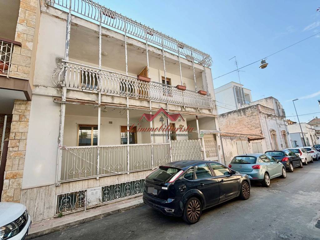 Palazzo - Edificio via Andrea Capozzi, Valenzano, Rif. 114443771 ...
