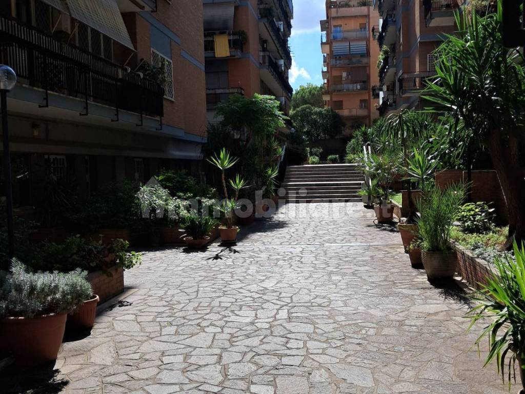 Affitto Appartamento Roma. Trilocale in via Mario Musco 16. Buono stato ...