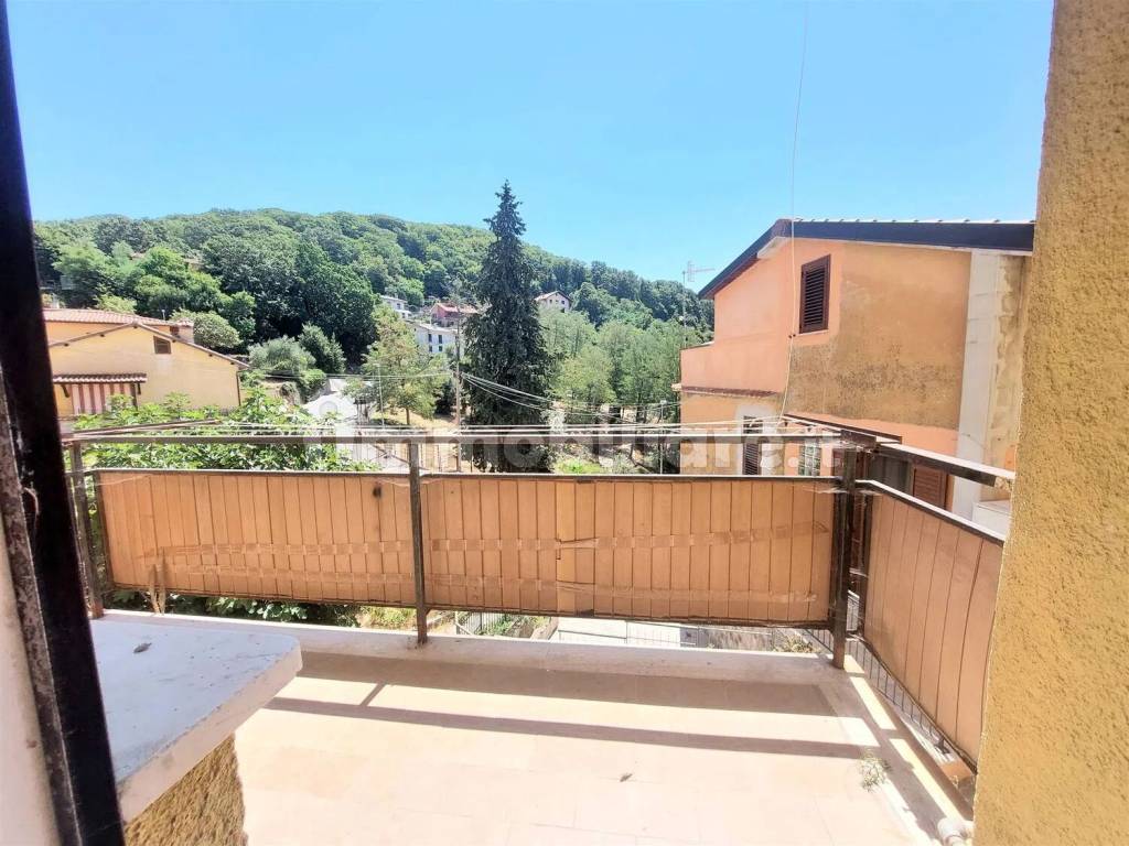 Vendita Appartamento Allumiere. Trilocale in via Teodolfo Mertel, 64 ...