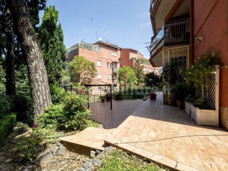 Vendita Appartamento in via Agostino Bassi. Roma. Buono stato, piano ...