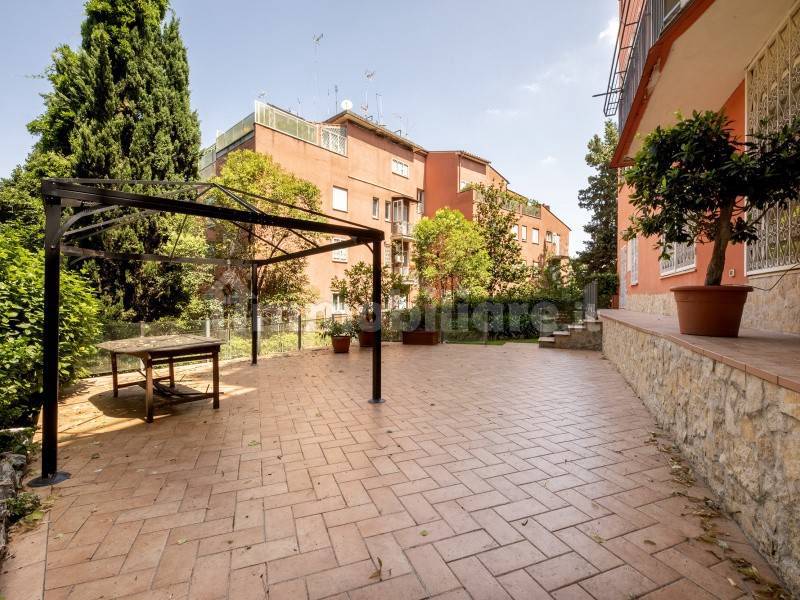 Vendita Appartamento in via Agostino Bassi. Roma. Buono stato, piano ...