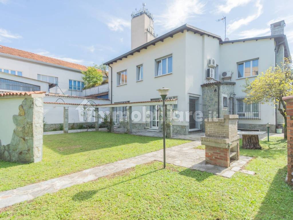 Affitto Villa unifamiliare in via Silvio Pellico 12 Carate Brianza ...