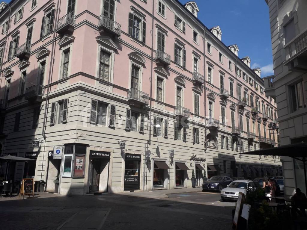 Vendita Appartamento Torino. Trilocale in via Carlo Alberto 27. Buono ...