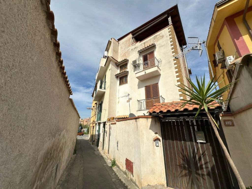 Palazzo - Edificio via San Gabriele ad altarello, Palermo, Rif ...