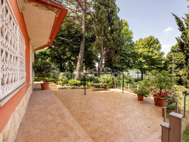 Vendita Appartamento in via Agostino Bassi. Roma. Ottimo stato, piano ...