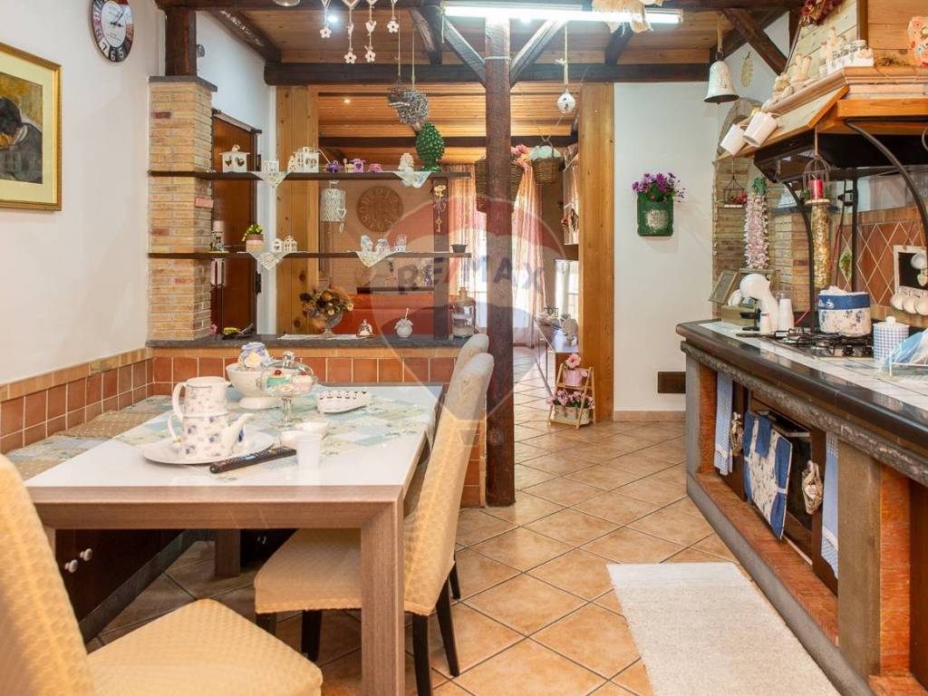 Vendita Appartamento in via Iv Novembre 8. San Pietro Clarenza. Buono ...