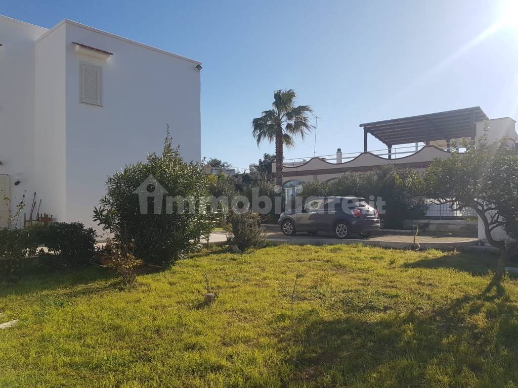 Sale Two-family villa in via Petunie 11 Leporano. Excellent condition ...