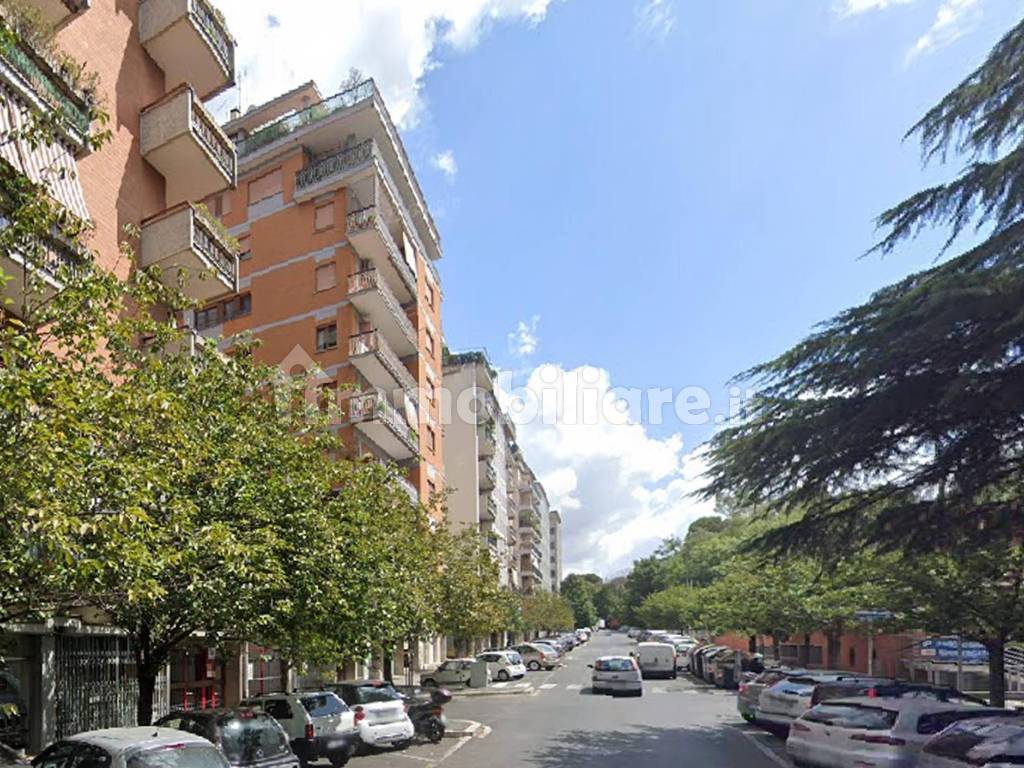 Vendita Appartamento Roma. Trilocale in via Padre Semeria. Buono stato ...