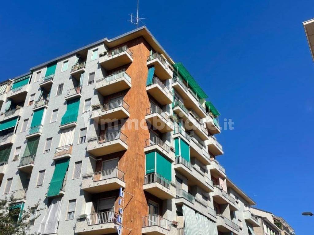 Vendita Appartamento Torino. Trilocale in via Borgaro 70. Ottimo stato ...