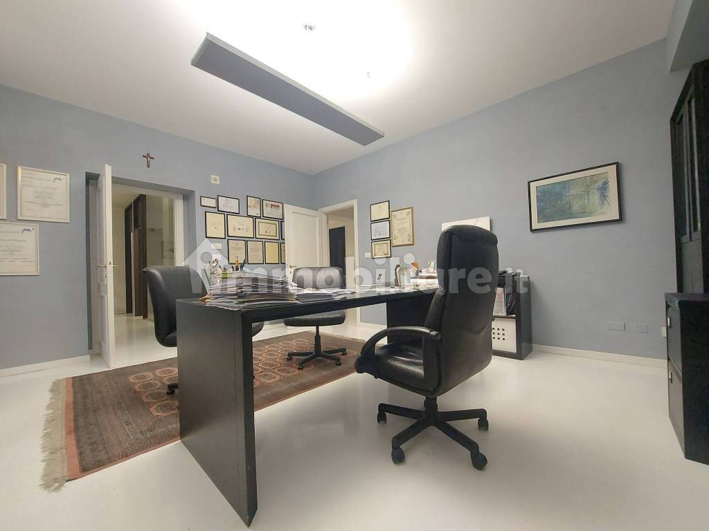 Ufficio - Studio via Umberto I, Foligno, Rif. 114697455 - Immobiliare.it